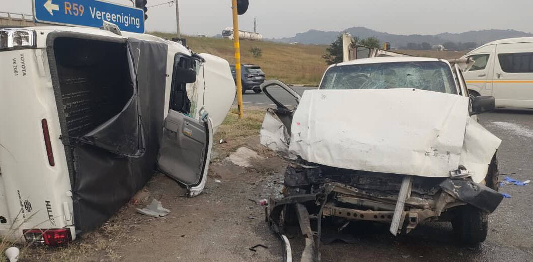 WATCH: 1 killed, 6 injured on R59 off-ramp crash in Alberton | Comaro ...