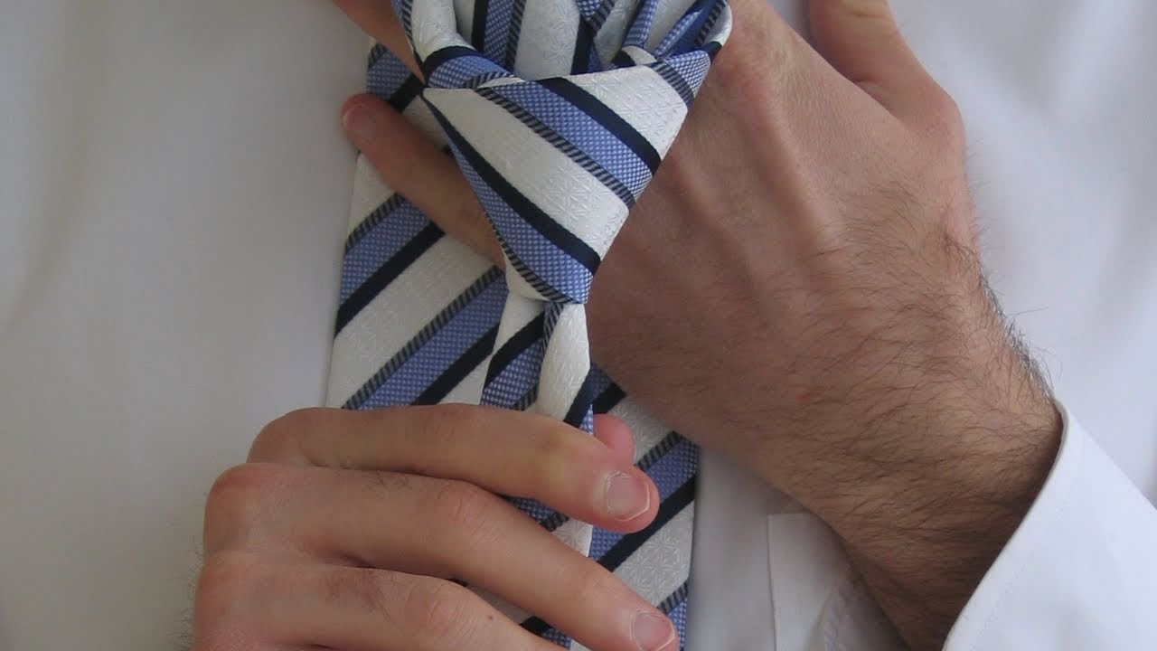 How To Tie a Tie for BEGINNERS - Double windsor | South Coast Sun