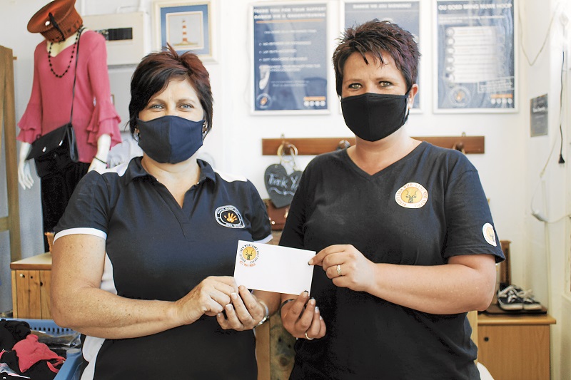 Generous donation for Ons Winkel | South Coast Sun