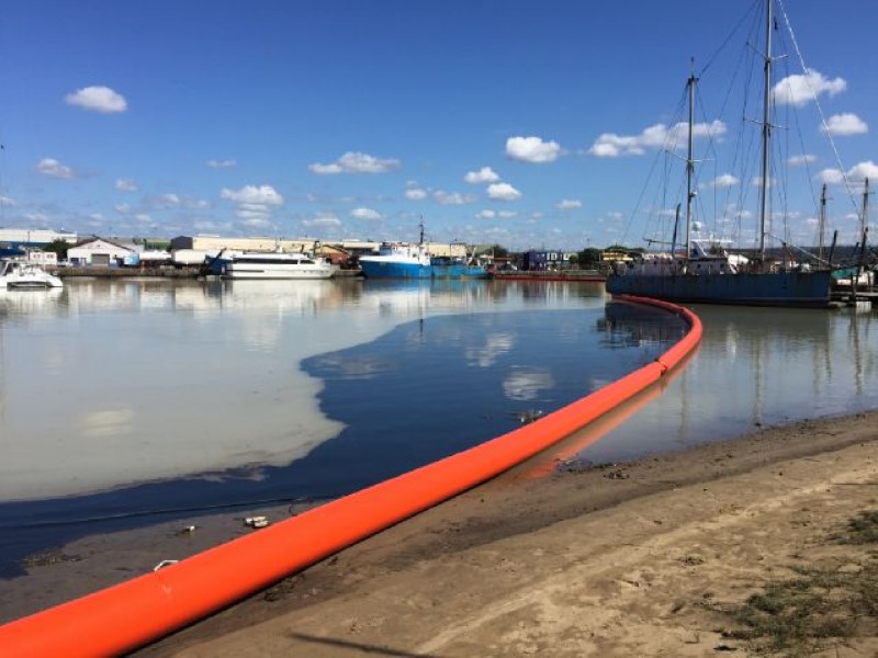 BREAKING NEWS: Oil pools in harbour after Mobeni fire | Southlands Sun