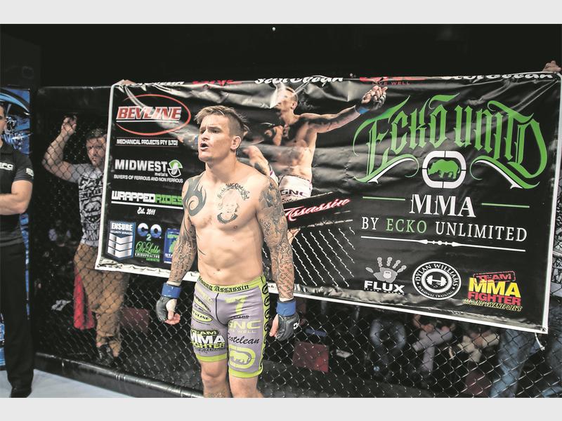 Sizwe claims Hawkey's scalp at EFC43 | Southlands Sun