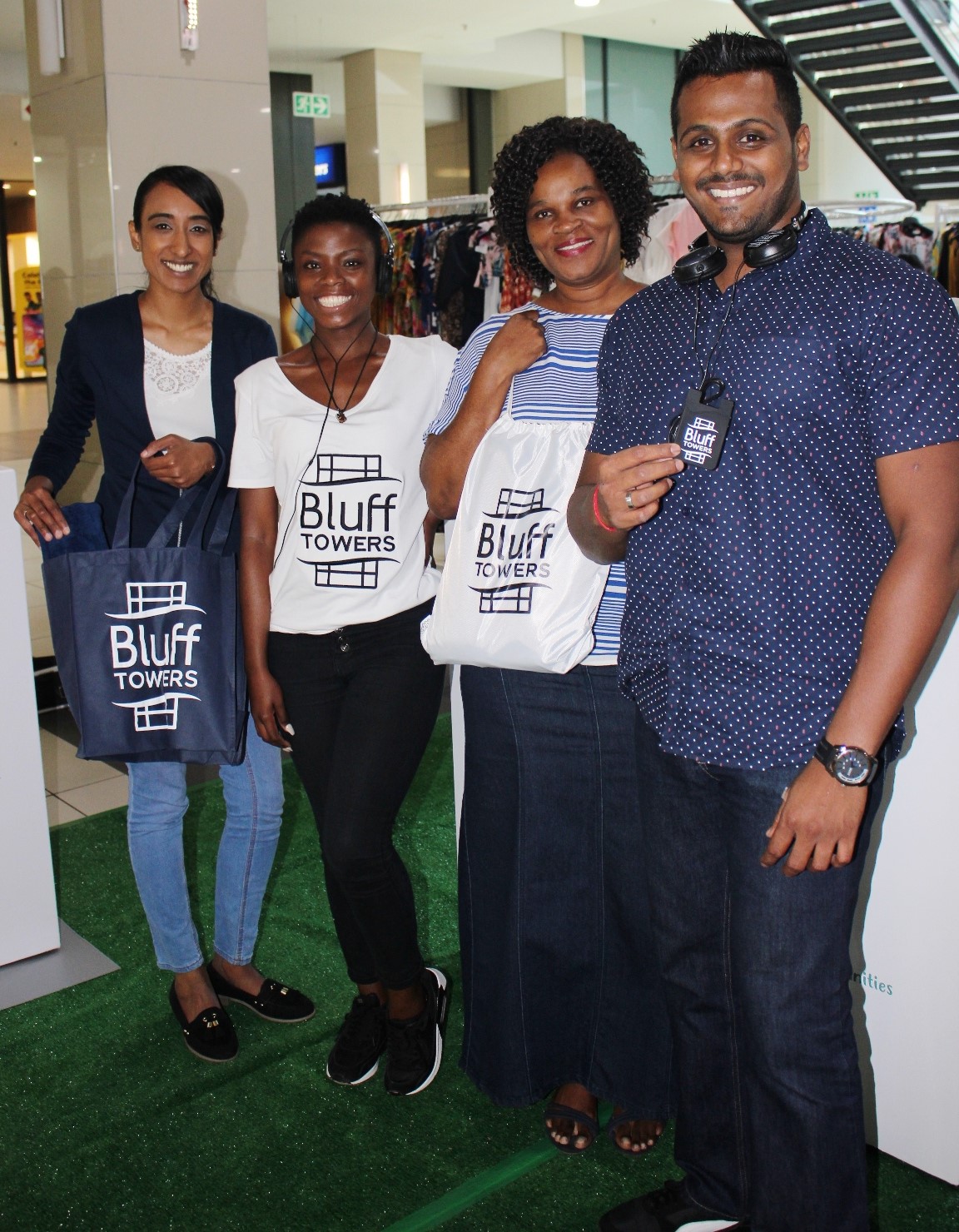 Collingwood Primary receives much-needed help | Southlands Sun