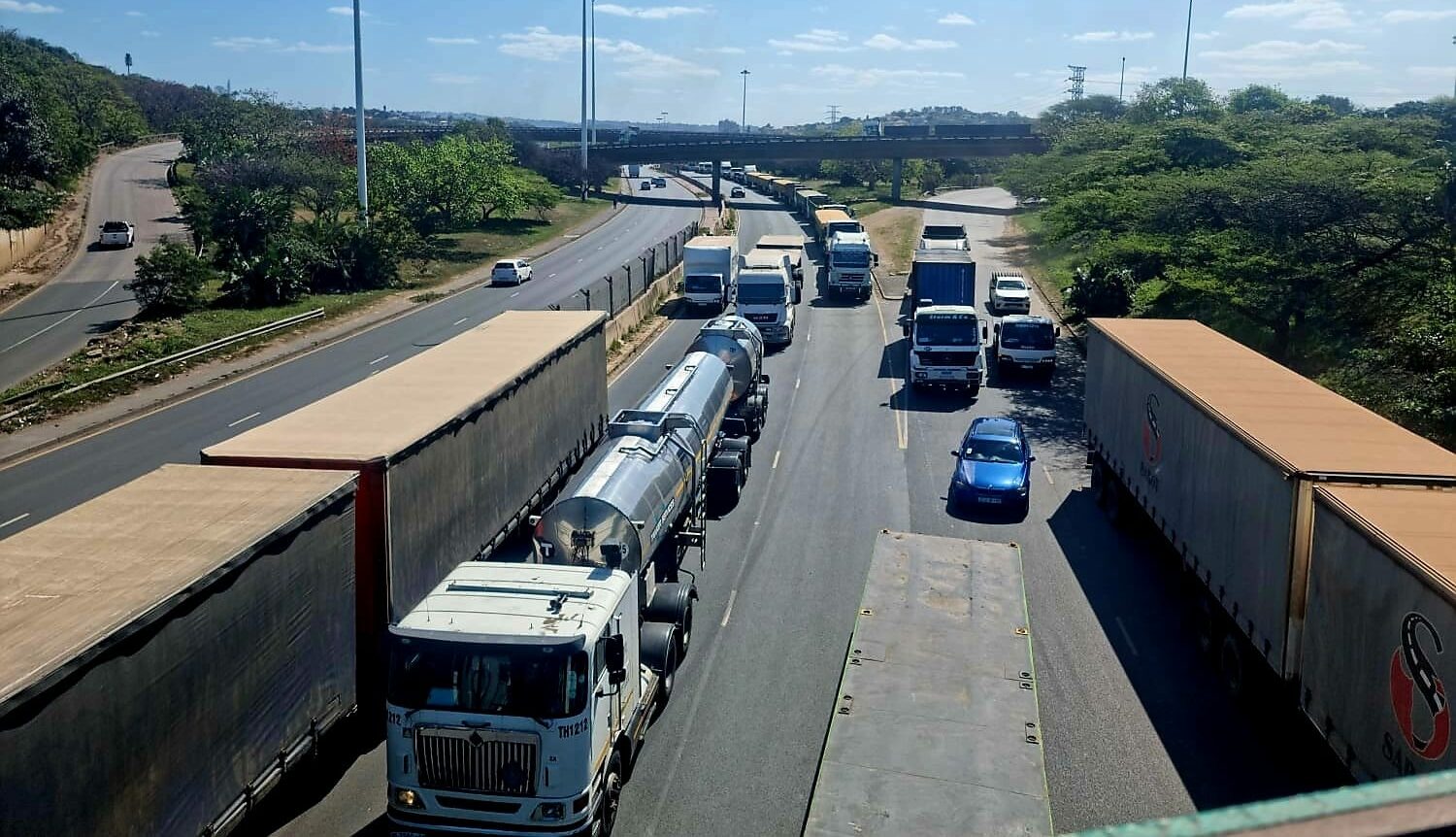 WATCH: Traffic congestion in the Bluff causes delay in emergency ...