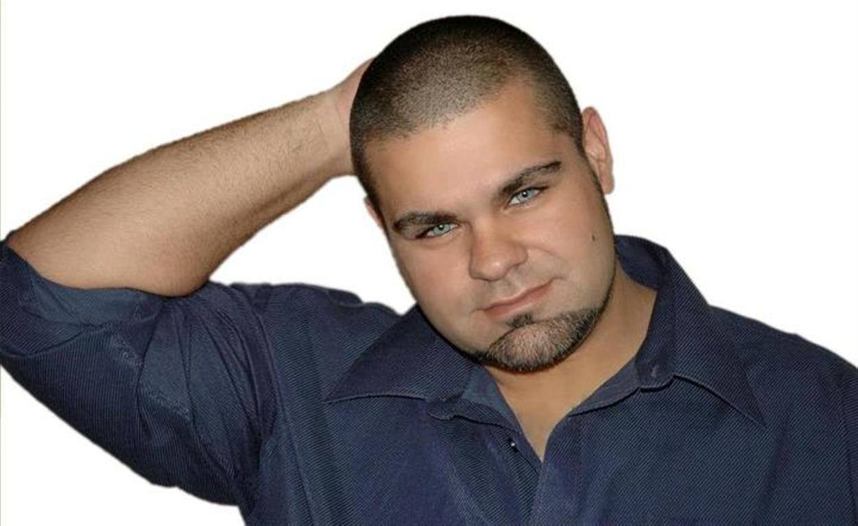 Sanger skryf oor vloermoer ná hy val Innibos | Lowvelder