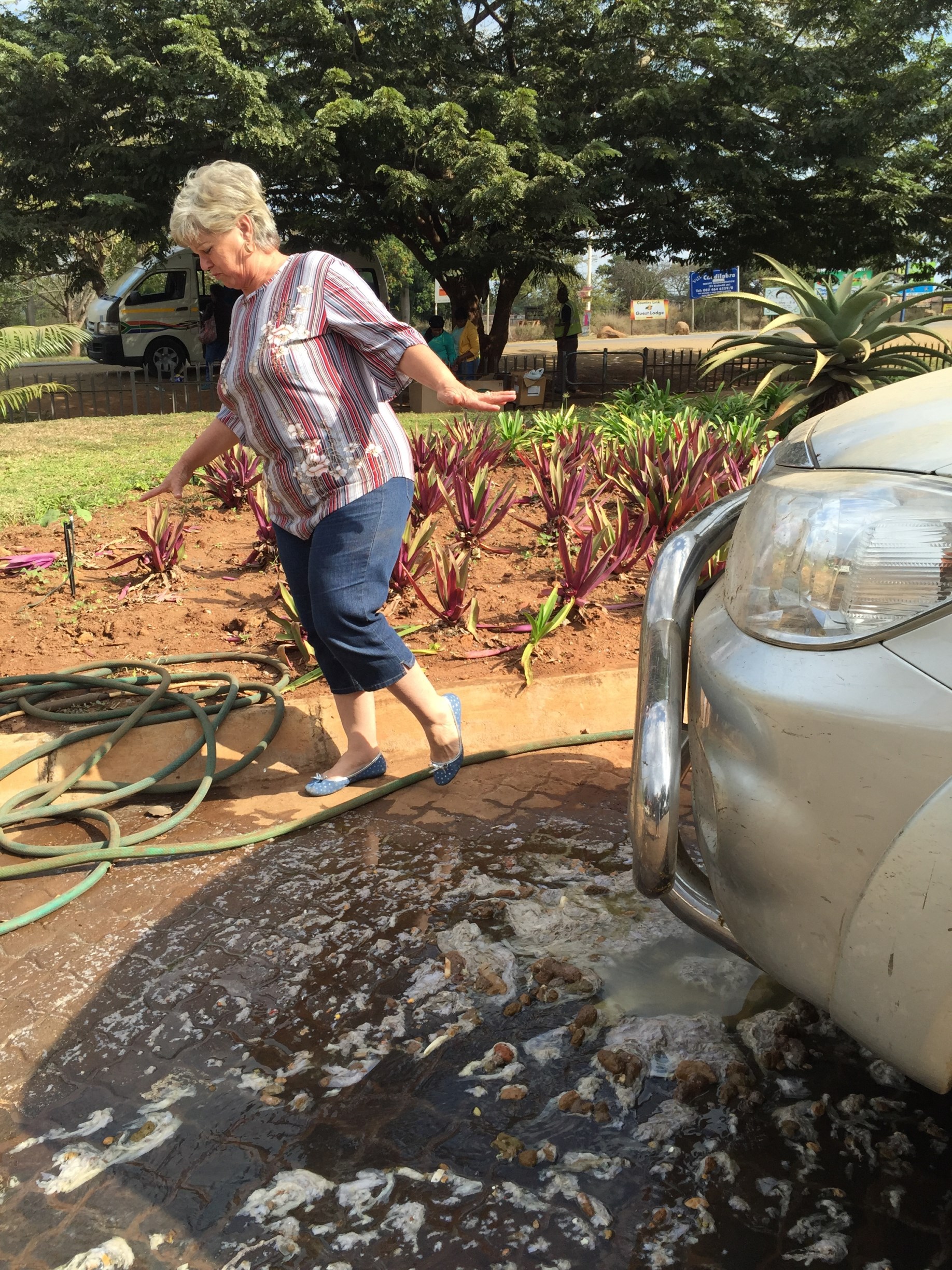 Komati Square flooded with excrement | Lowvelder