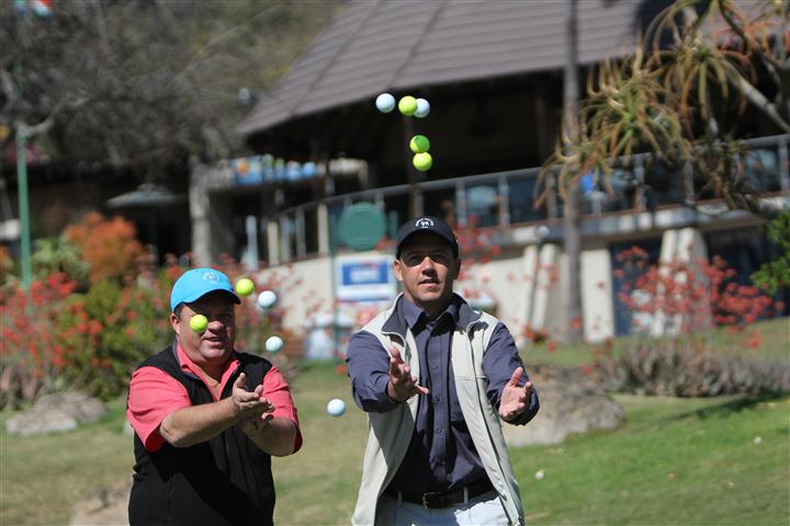 Charity starts on the greens | Lowvelder