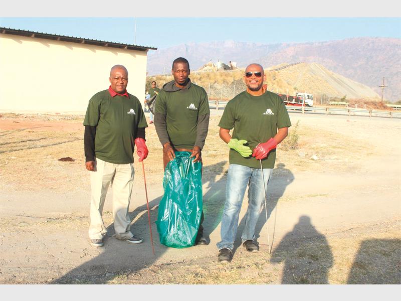 Modikwa miners clean up their environment | Lowvelder