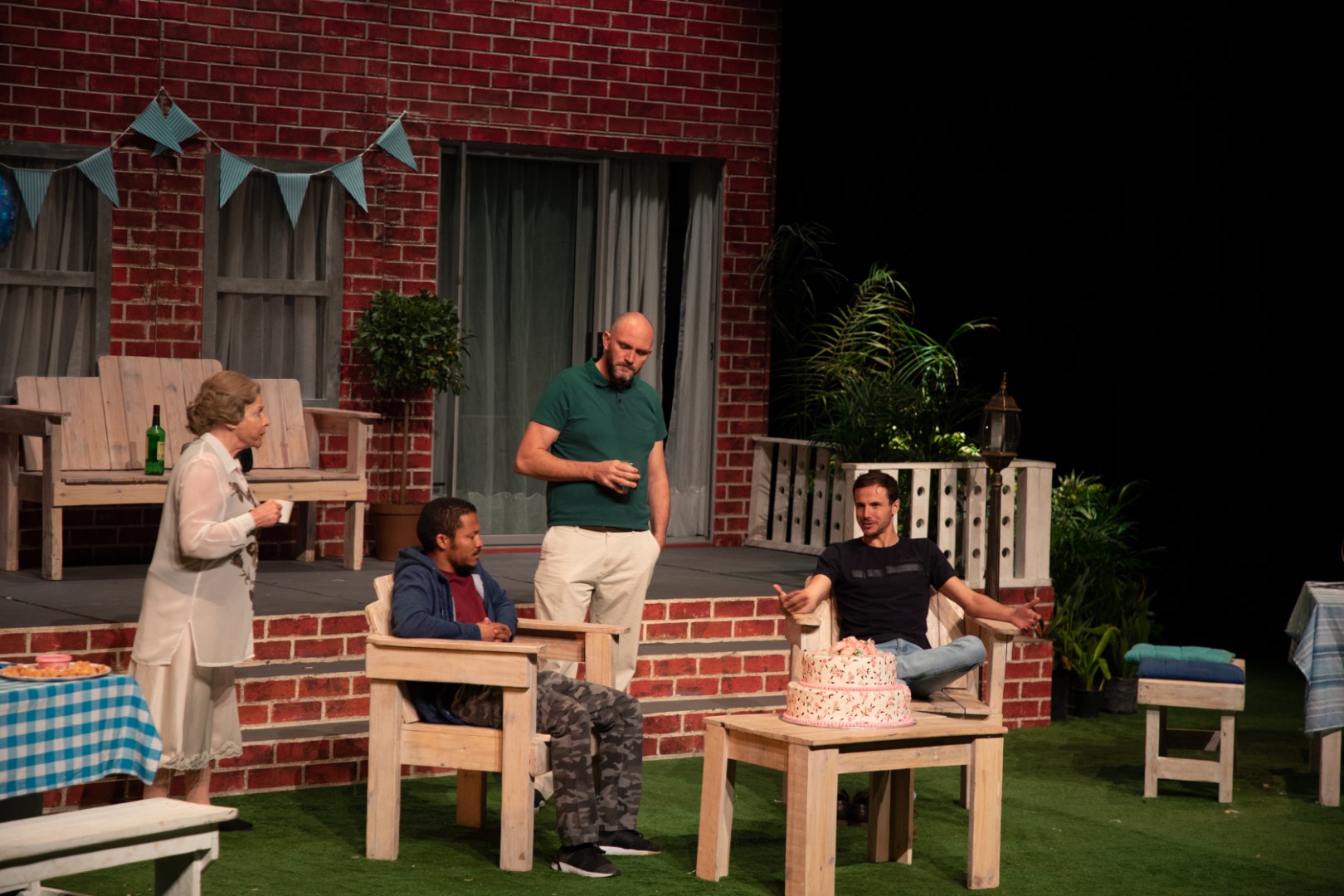 Gesin worstel met die spoke van apartheid | Lowvelder