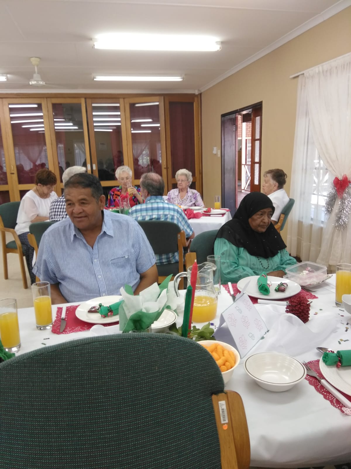 Ouetehuis geniet Kersete danksy inwoners se bydraes | Lowvelder