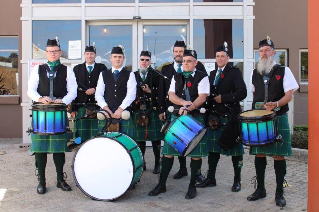 IN PHOTOS: Local pipe band uplifts the spirits of patients and staff ...