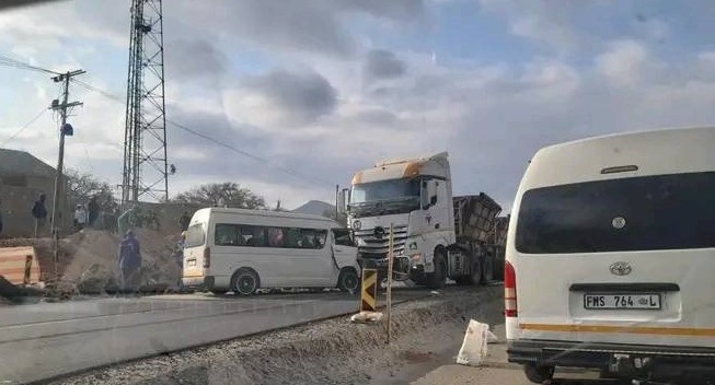 Taxi driver killed in head-on accident on the R37 | Lowvelder