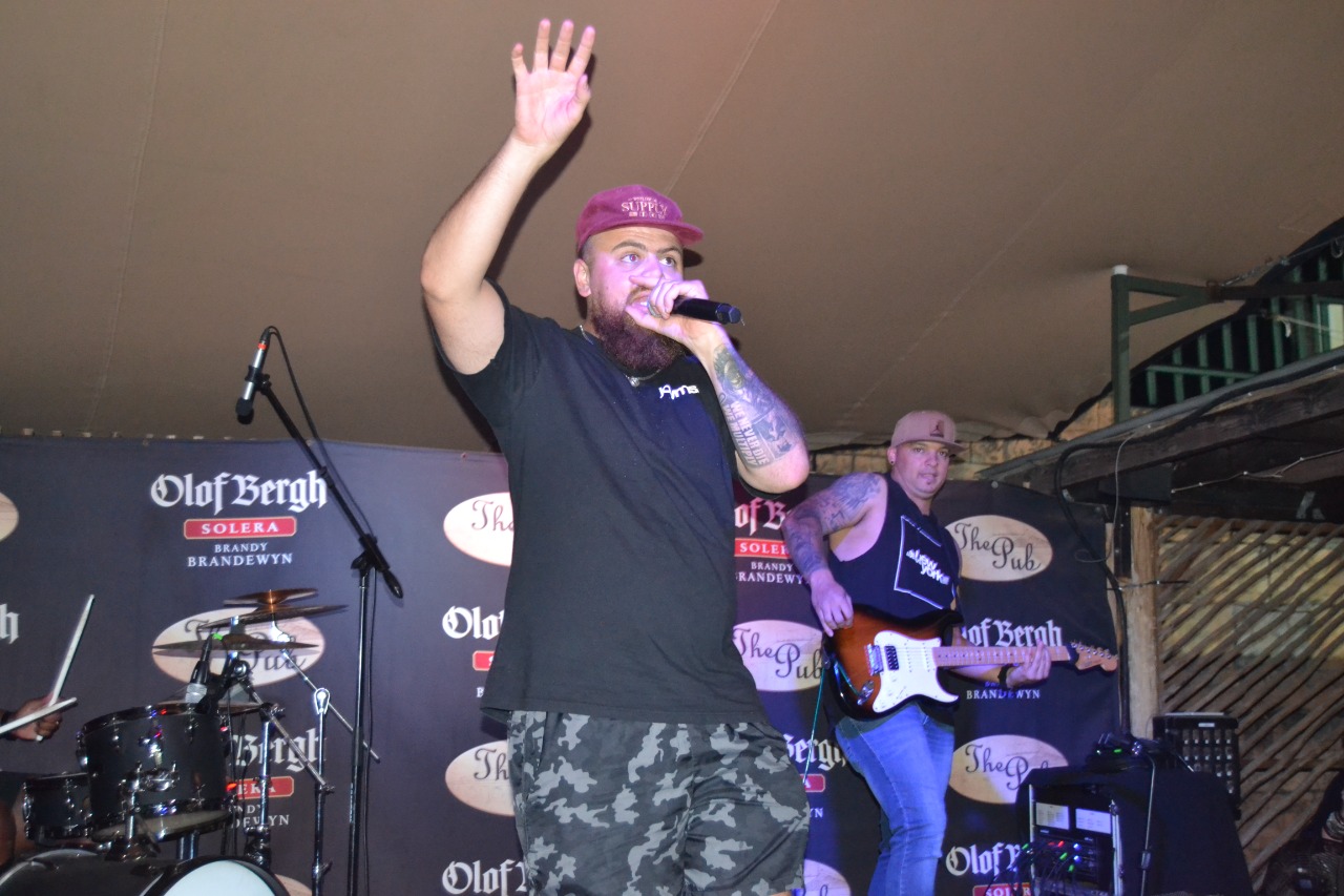 Loufi's show sells out at The Pub | Lowvelder