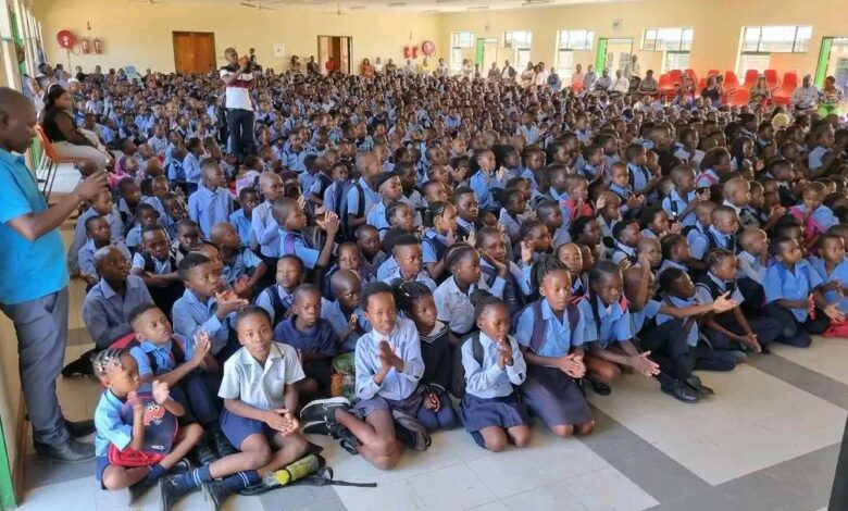 Premier monitors first day of school in Tubatse | Lowvelder