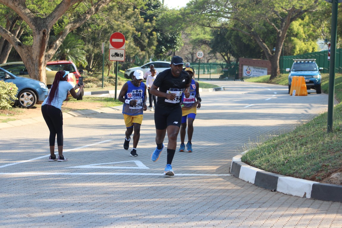 Samuel Mathabatha outraces Abednico Mashaba to win SHL 10km at TUT ...