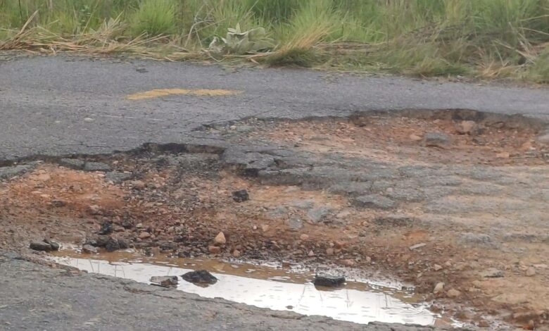 Pothole-ridden Dullstroom road considered a death trap | Lowvelder