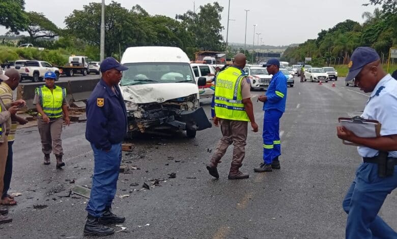 Traffic delays in Mbombela: Taxi and Volkswagen Polo crash on the R40 ...