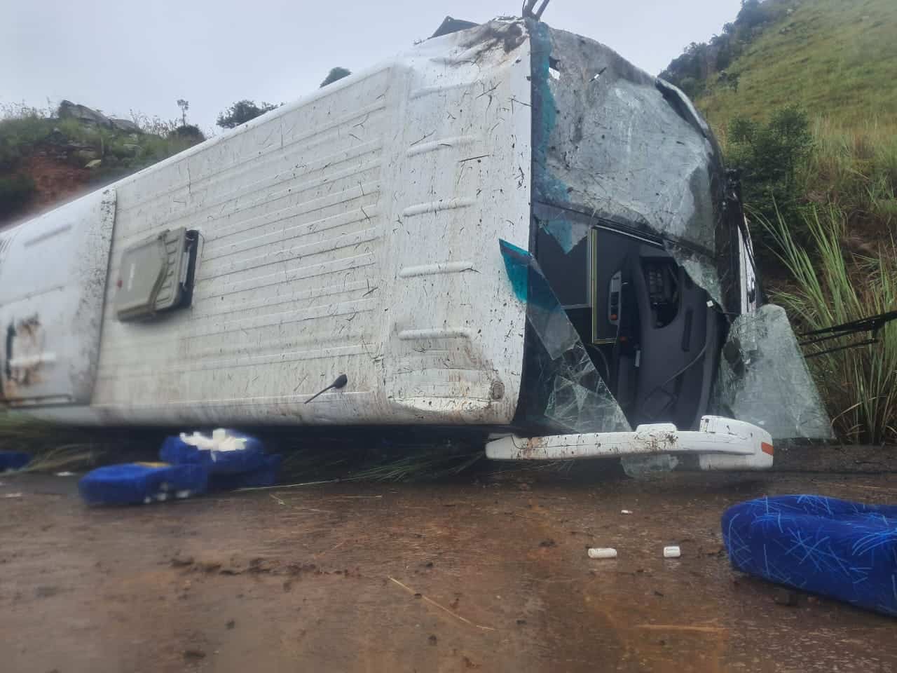 UPDATE | Bus crash on Dullstroom road: 2 American tourists still in ...