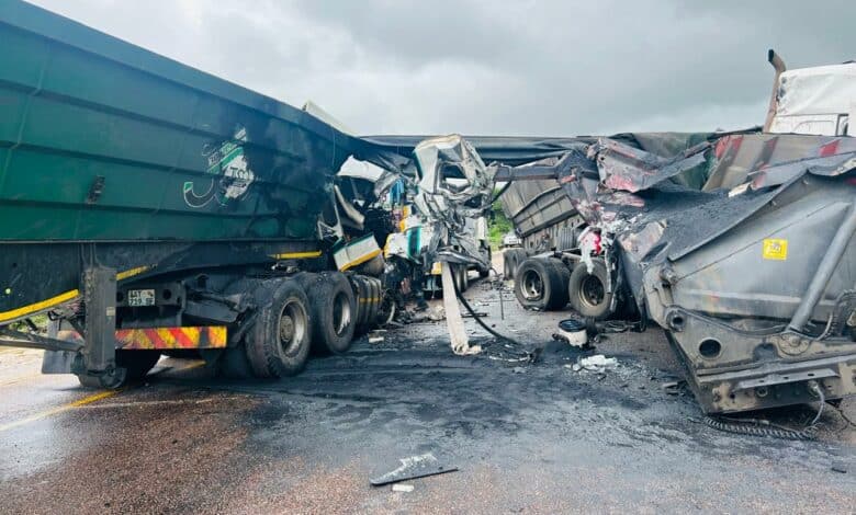 Driver dies in a head-on collision between two trucks on the R40 road ...