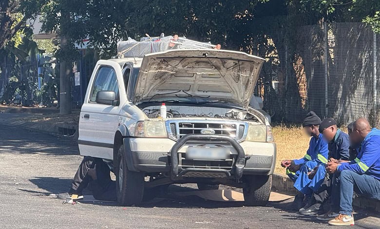 By-law enforcement fails as illegal mechanics clog entrances in ...