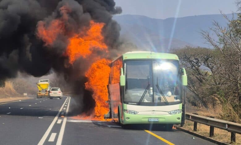 Traffic delays on N4 after bus fire and multi-vehicle crash | Lowvelder
