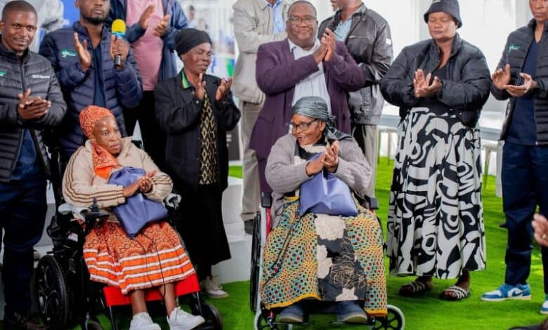 Two Rivers donates custom wheelchairs to Ngwaabe residents | Lowvelder