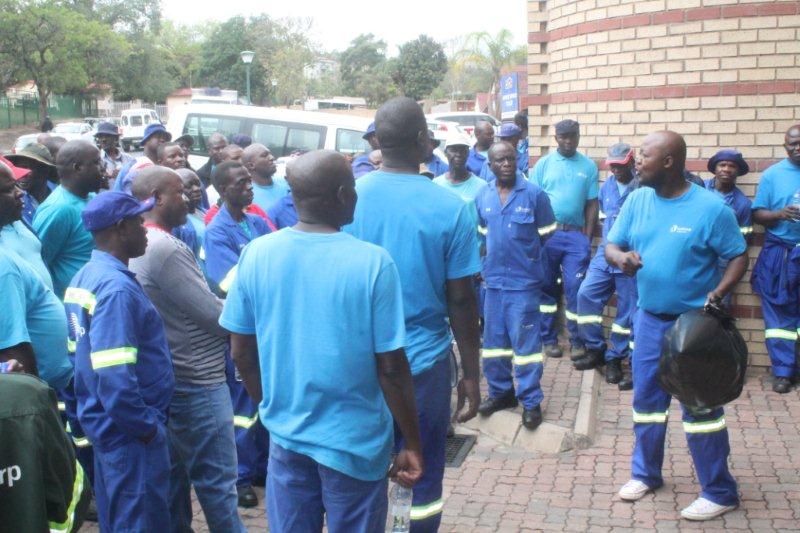 Silulumanzi employees on strike | Mpumalanga News