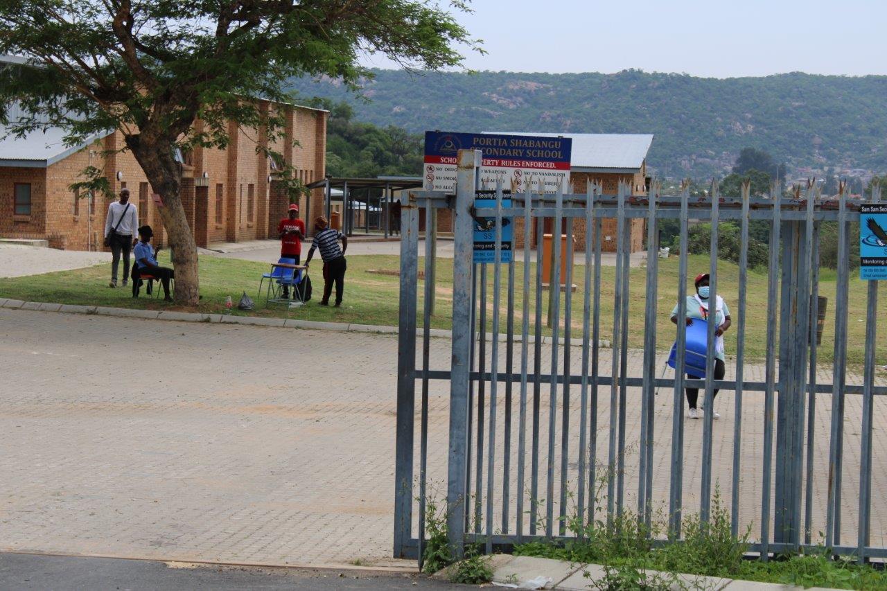 Community stands together to challenge school | Mpumalanga News