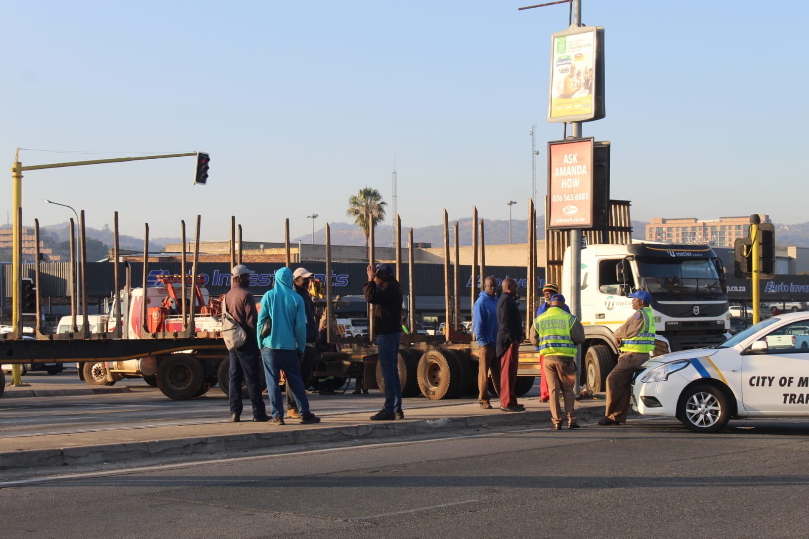 Roads to Mbombela blocked by protesting taxi drivers | Mpumalanga News