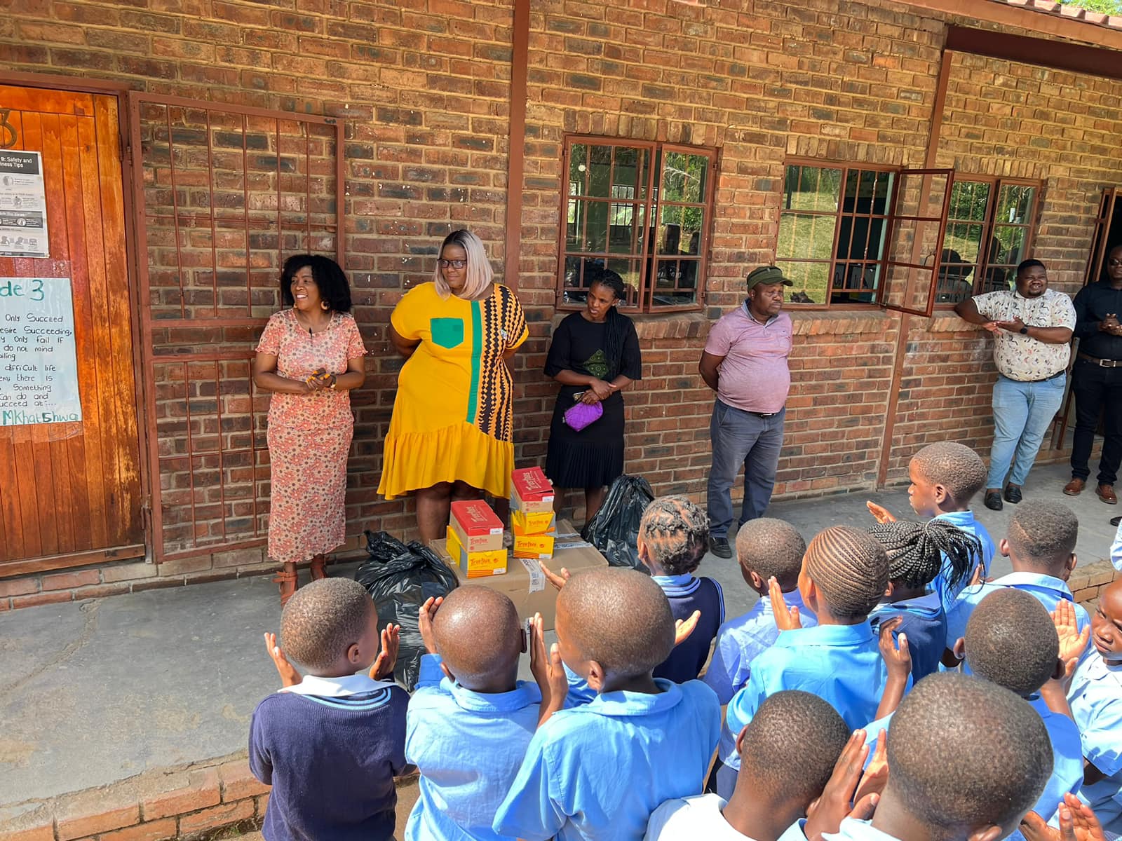 City of Mbombela mayor donates school uniforms | Mpumalanga News