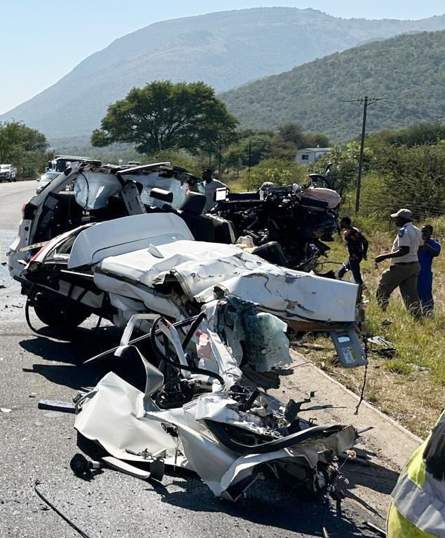 R555 to Steelpoort closed due to truck and SUV accident | Mpumalanga News