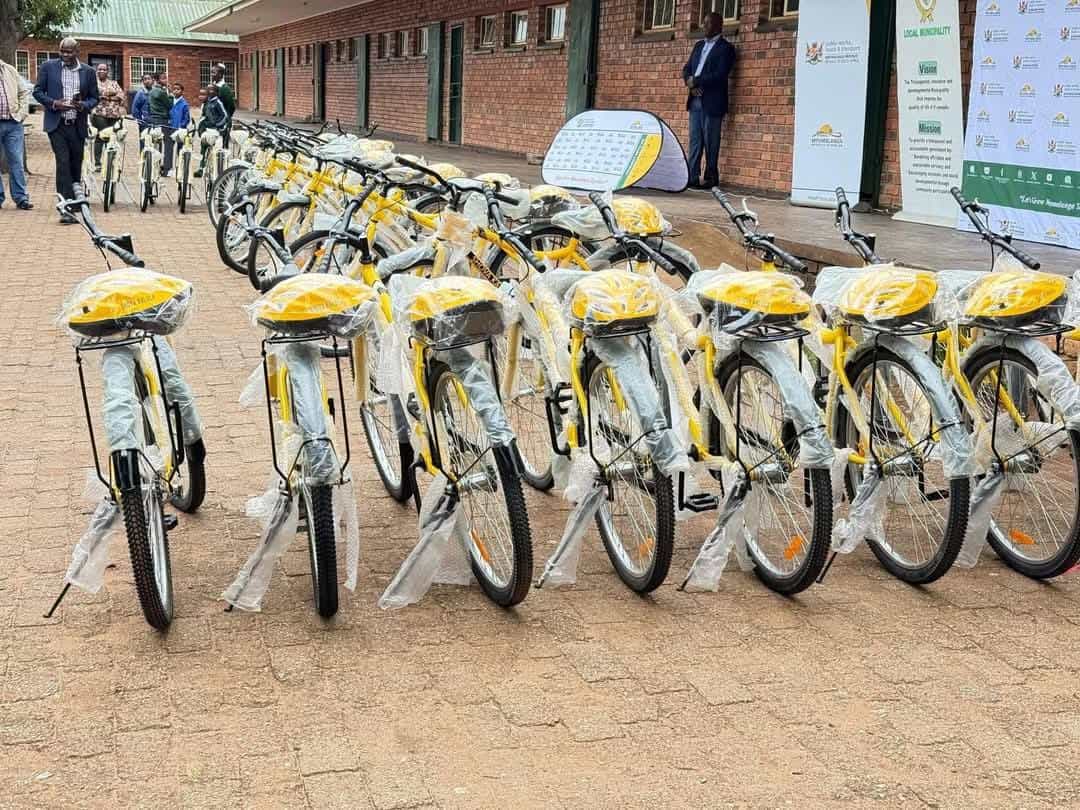 Mpumalanga MEC's hand over more than 120 Shova Kalula bicycles ...