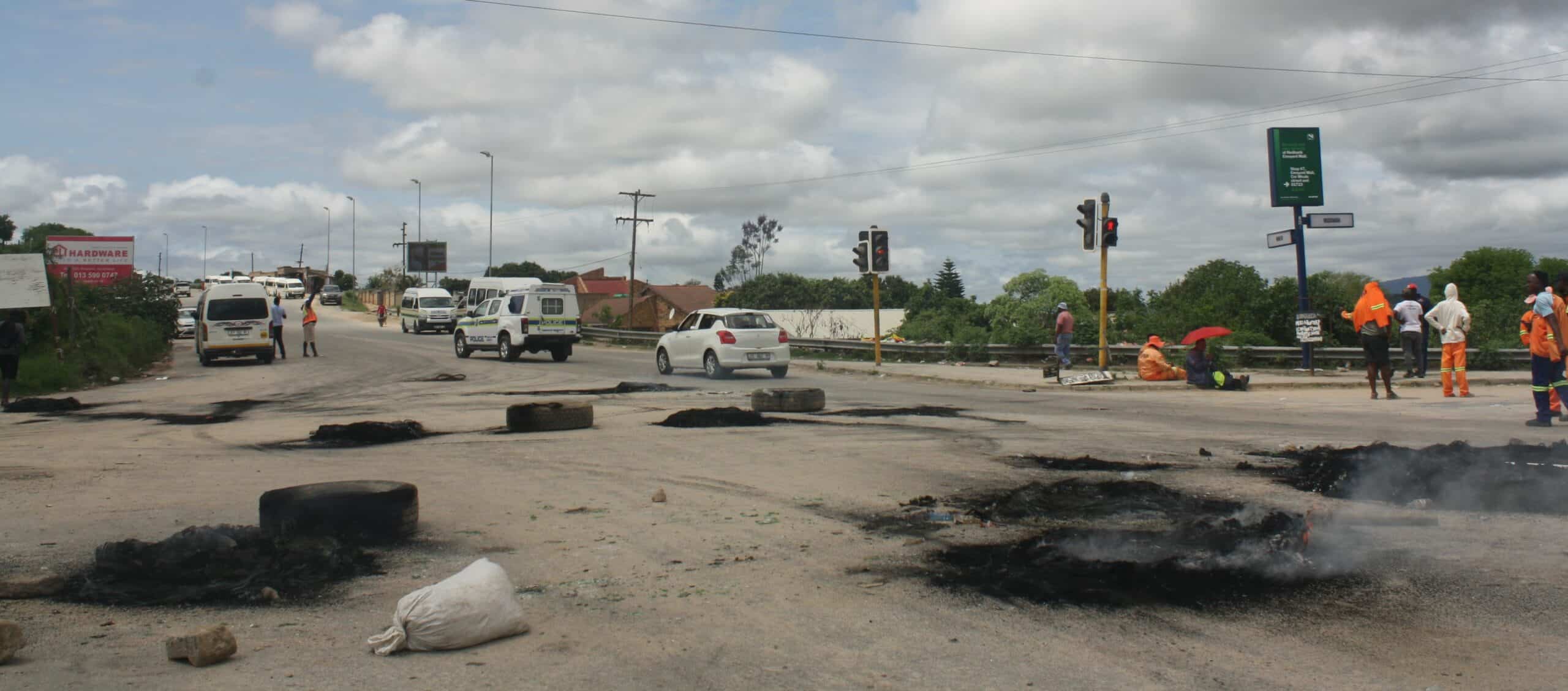 Disgruntled taxi drivers in Pienaar vow to intensify strike amid road ...