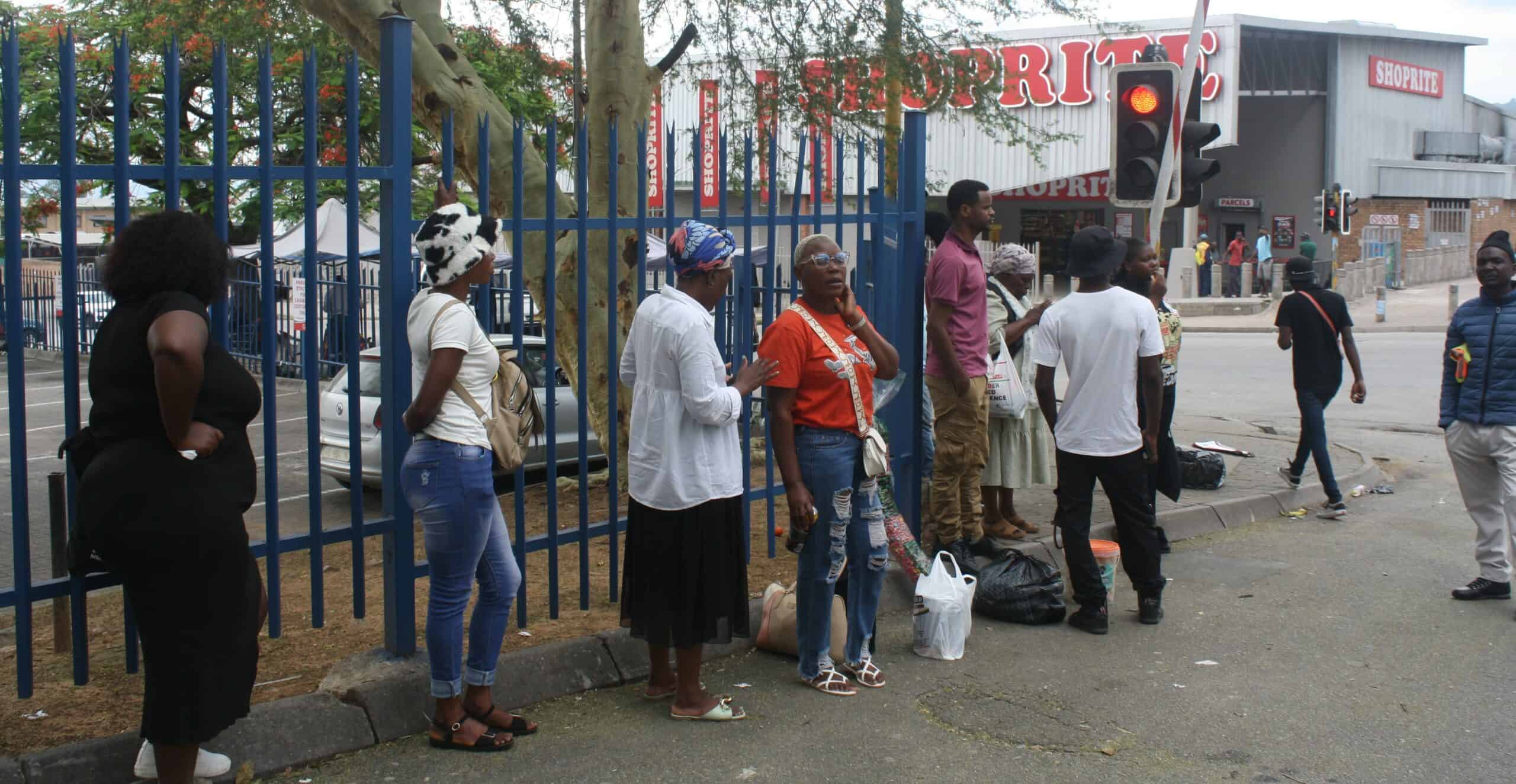Disgruntled taxi drivers in Pienaar vow to intensify strike amid road ...