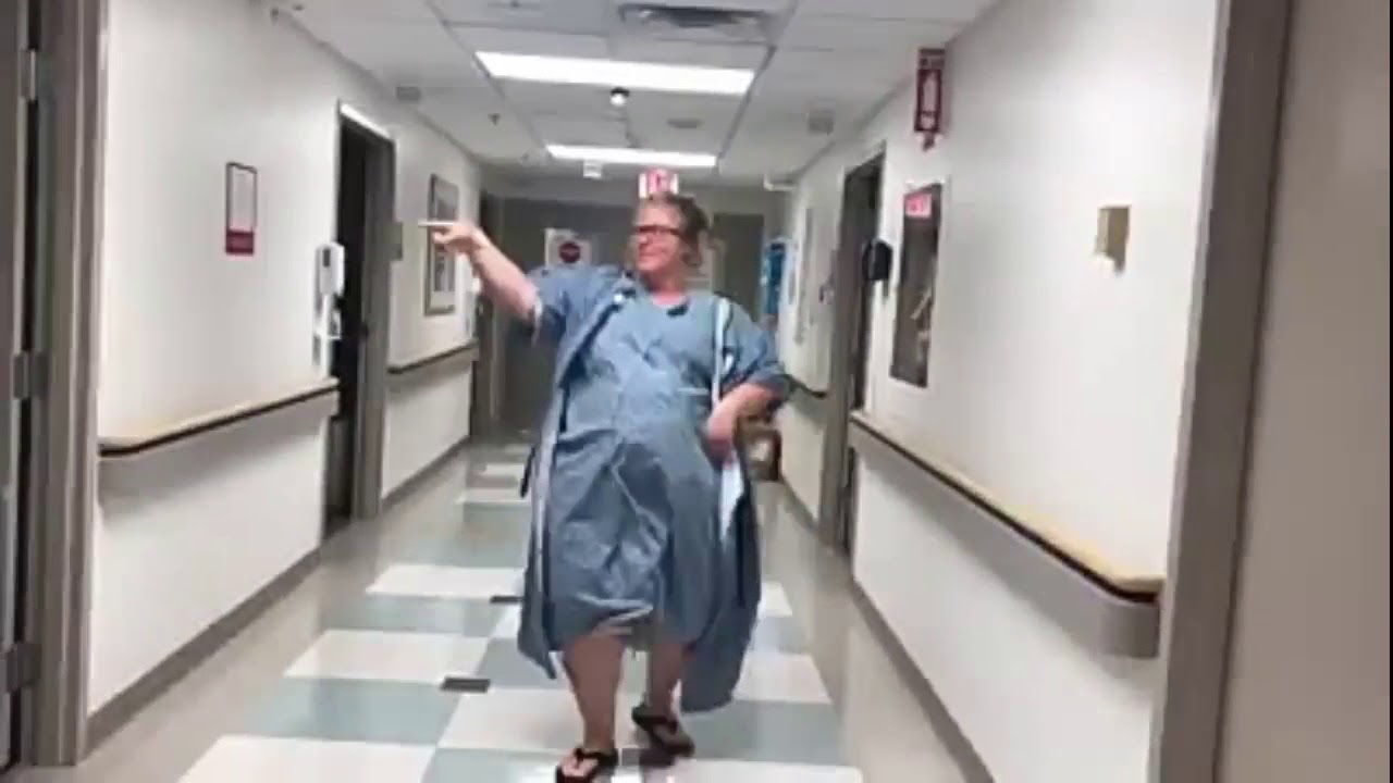 Pregnant mom in labor dances with nurses | Berea Mail