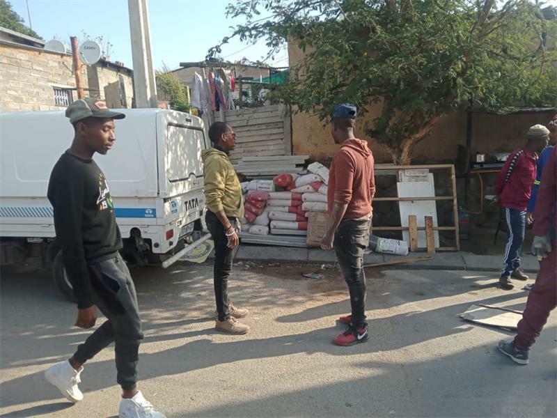 The 13th Avenue community of Alex joins hands to beautify their street ...