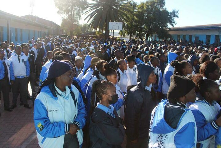 Gomora actors hand out matric dresses and suits to the less fortunate ...