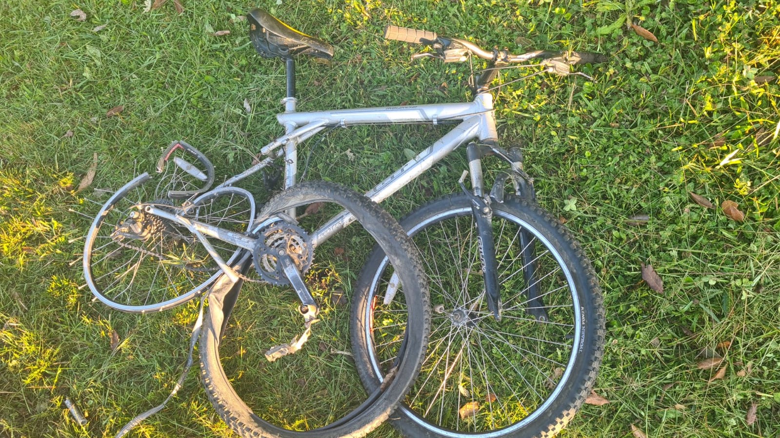 Cyclist knocked over by bakkie in Botha's Hill | Highway Mail