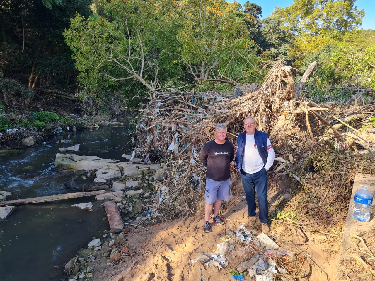 Pinetown residents begin river clean-up project | Highway Mail