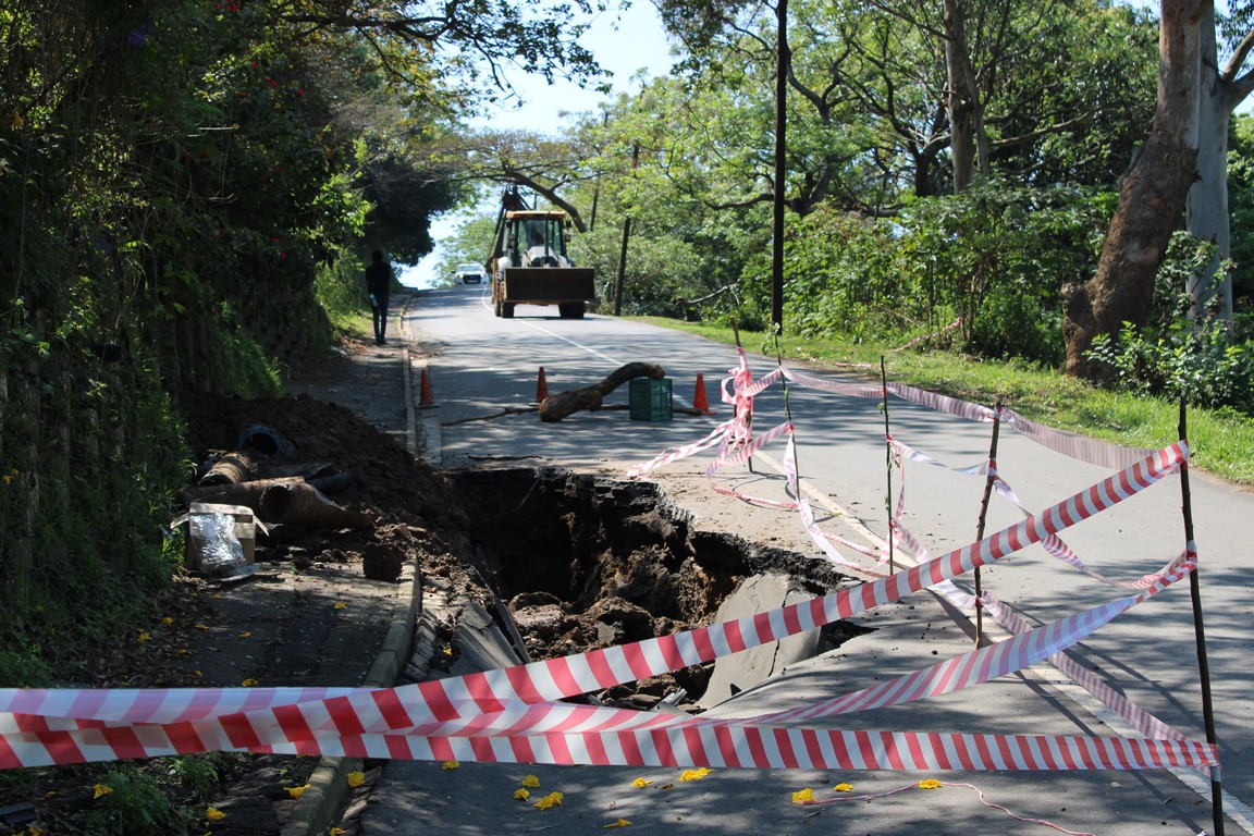 Burst pipe causes Rosary Road collapse | Northglen News