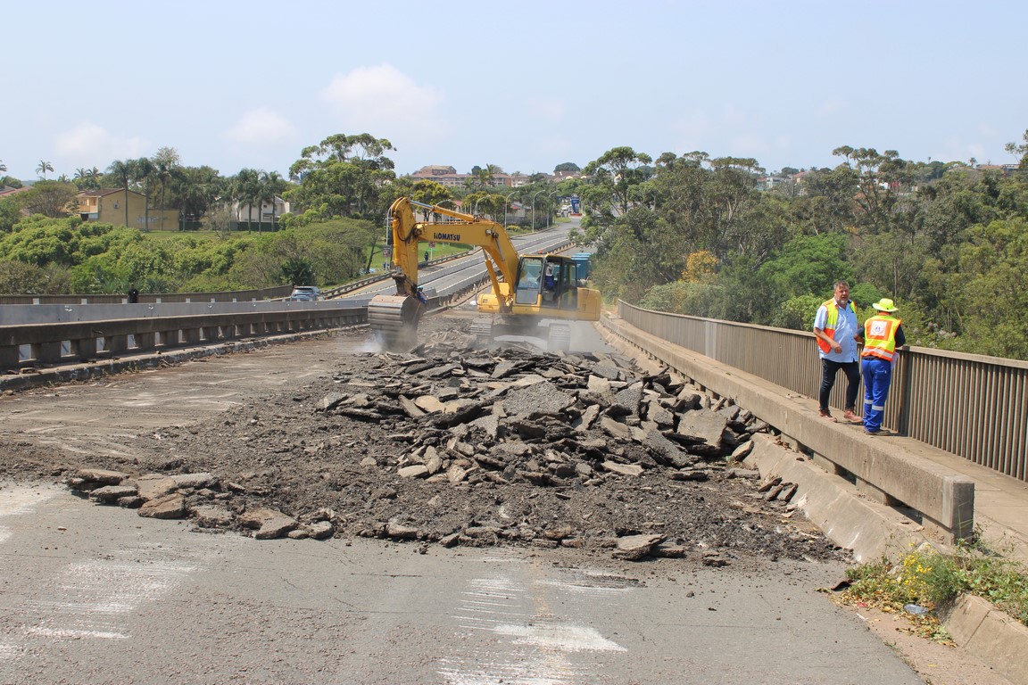 Major roads closed for M13 bridge demolition | Northglen News