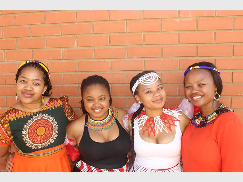 Maidens prepare for reed dance | South Coast Herald