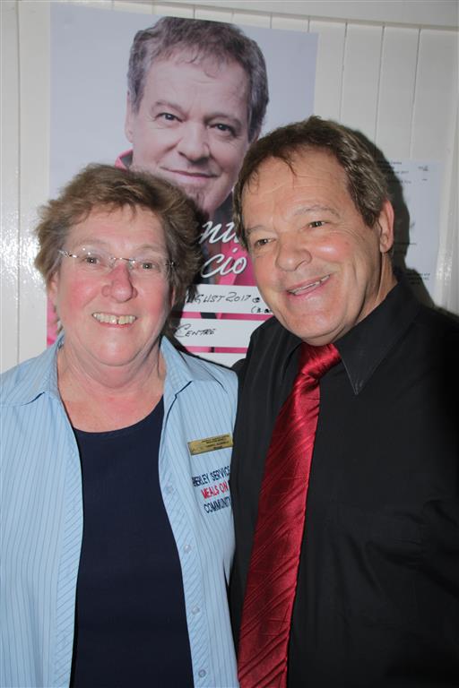 PICS: Manuel Escorcio performs in Anerley | South Coast Herald