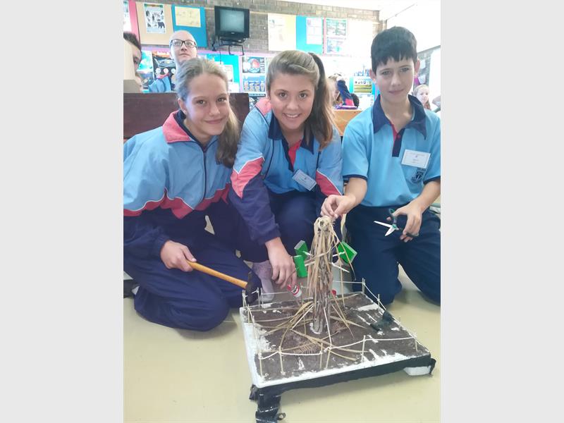 Suid-Natal Primêr leerlinge bou selfoontorings | South Coast Herald