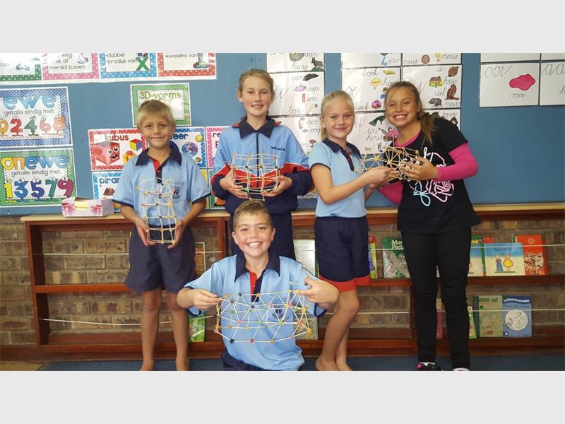 Suid-Natal Primêr berei voor vir vertoning | South Coast Herald