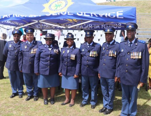 Saps officers recognised for long service | South Coast Herald