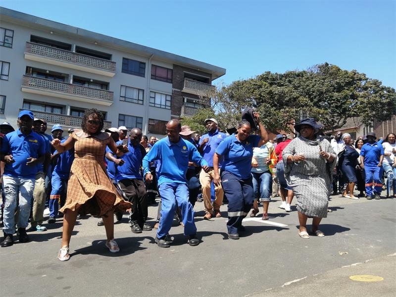 Ugu workers march to mayor | South Coast Herald
