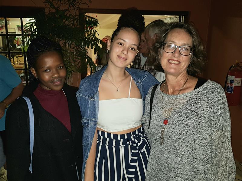 Umtamvuna Views: Local lass Jessica enthralls with solo performance ...