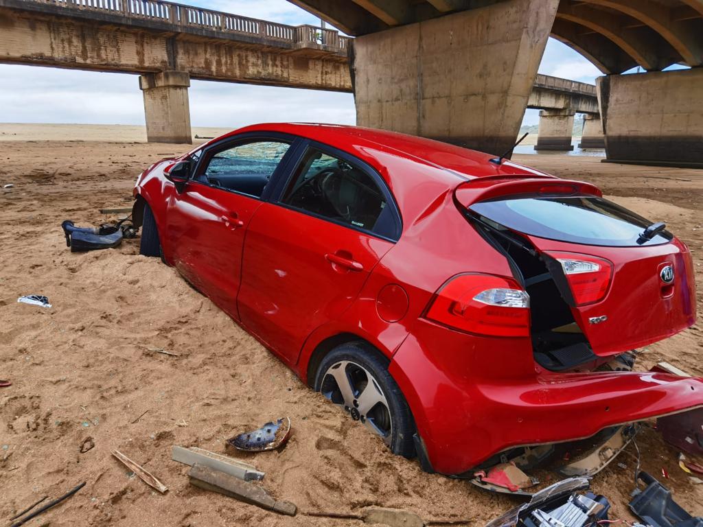 Vehicle crashes off Umzumbe bridge | South Coast Herald