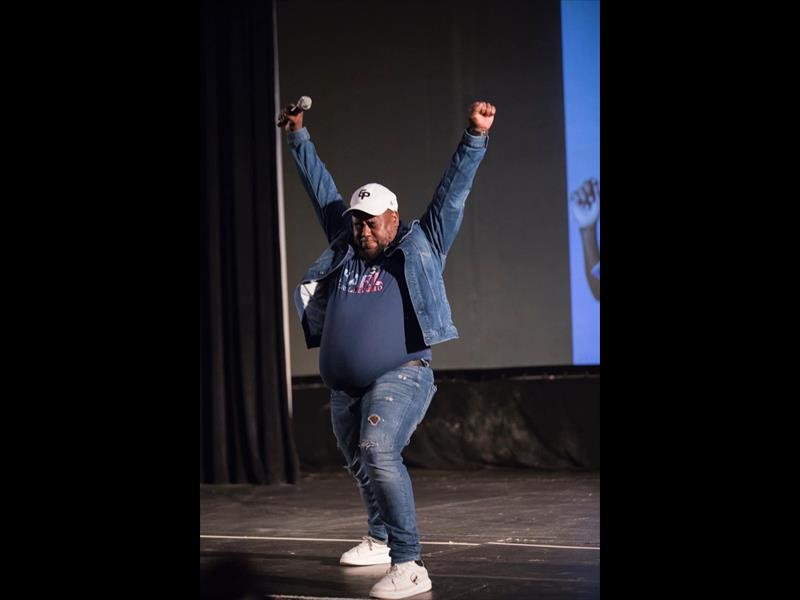 Comedian hunts down South Coast musician | South Coast Herald