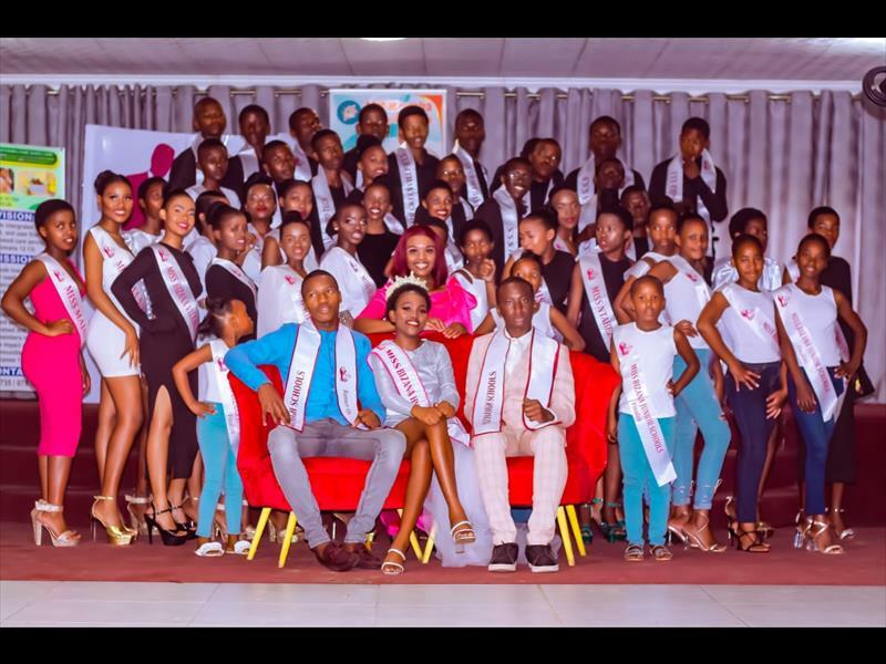Schools' pageant attracts many entrants | South Coast Herald